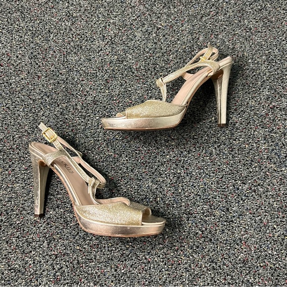 Vero Cuoio | Shoes | Chuckies Vero Cuoio Gold Sparkly Strappy Platform ...